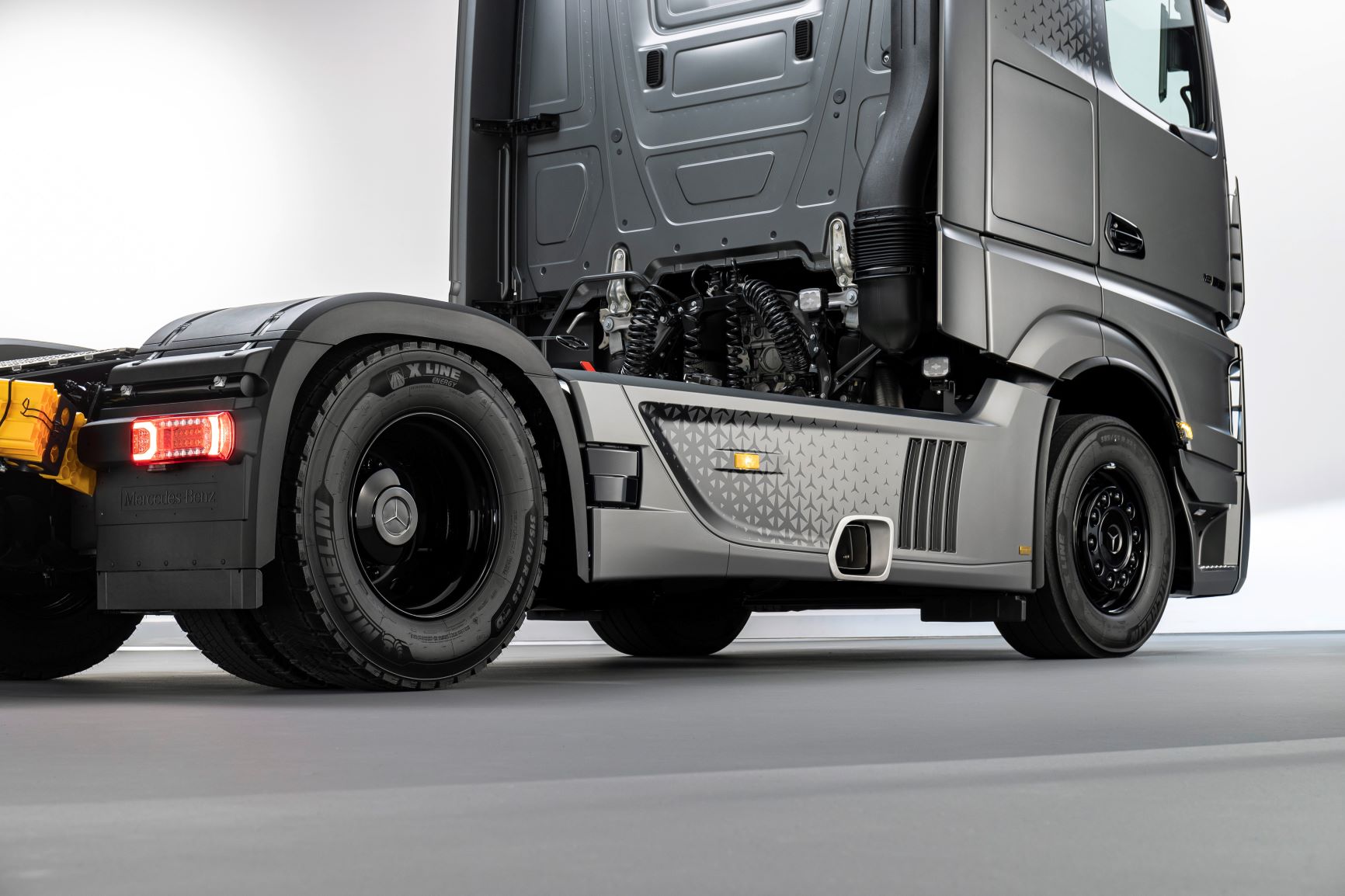 Nowy Actros F i Edition 2 - Strona 2 z 2 - Samochody Specjalne