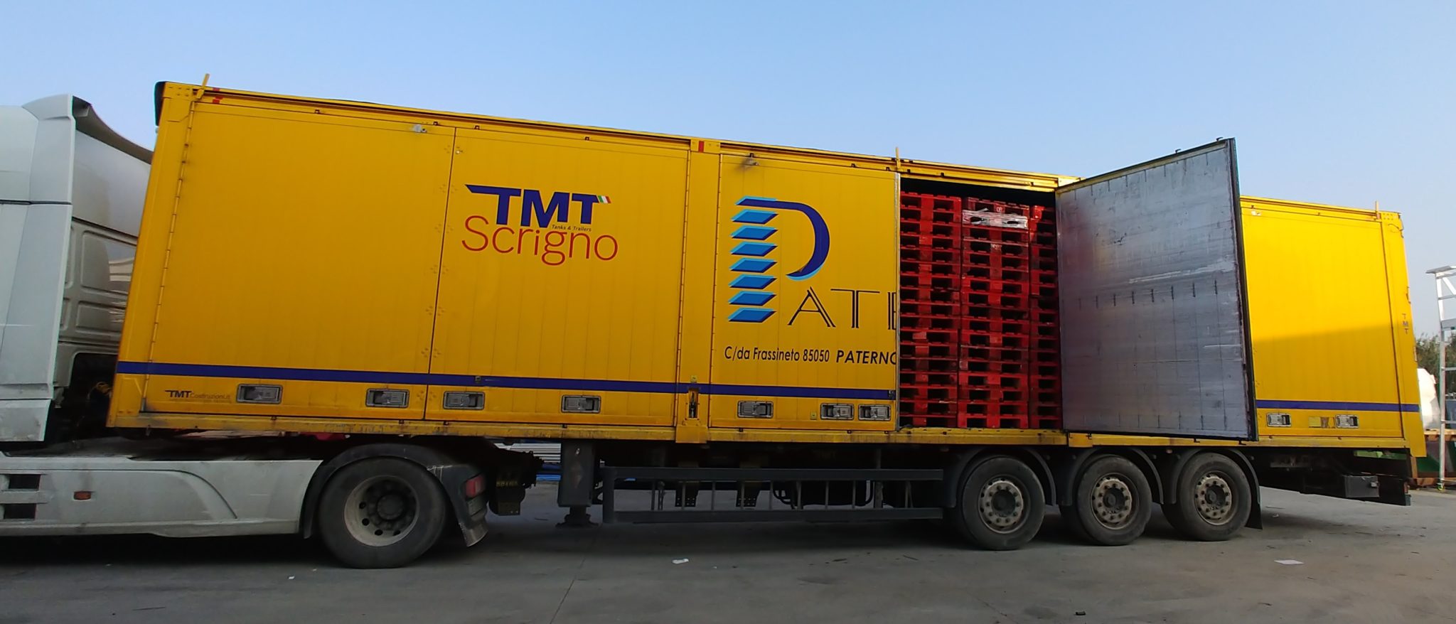 Ruchome podłogi: TMT Tanks & Trailers - Samochody Specjalne